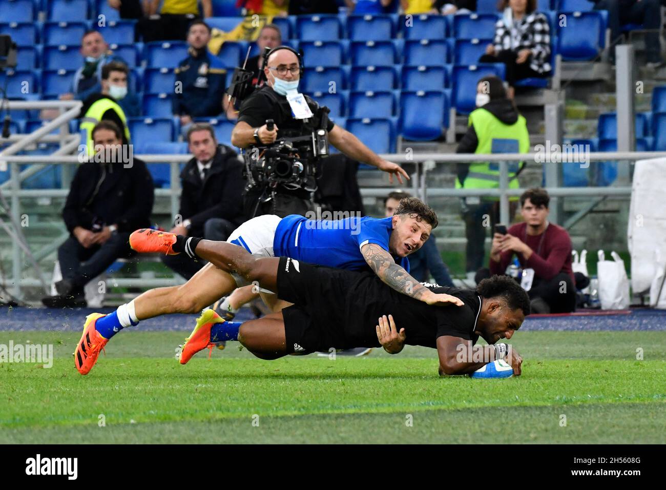 Sevu Reece (NZL) and Matteo MINOZZI (ITA) during the Test Match Rugby ...