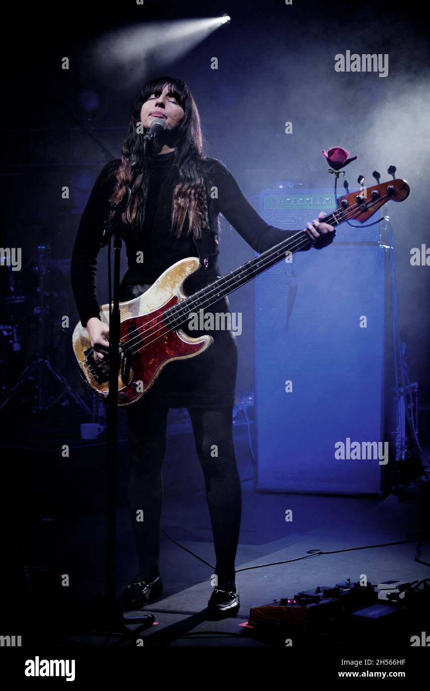 Pixies Bass Player Hi Res Stock Photography And Images Alamy