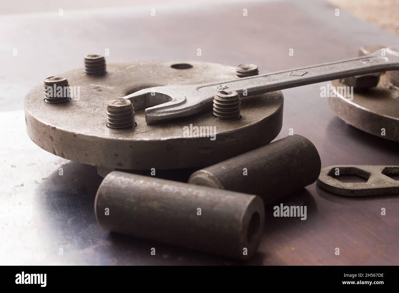Rusted garage tools hi-res stock photography and images - Alamy
