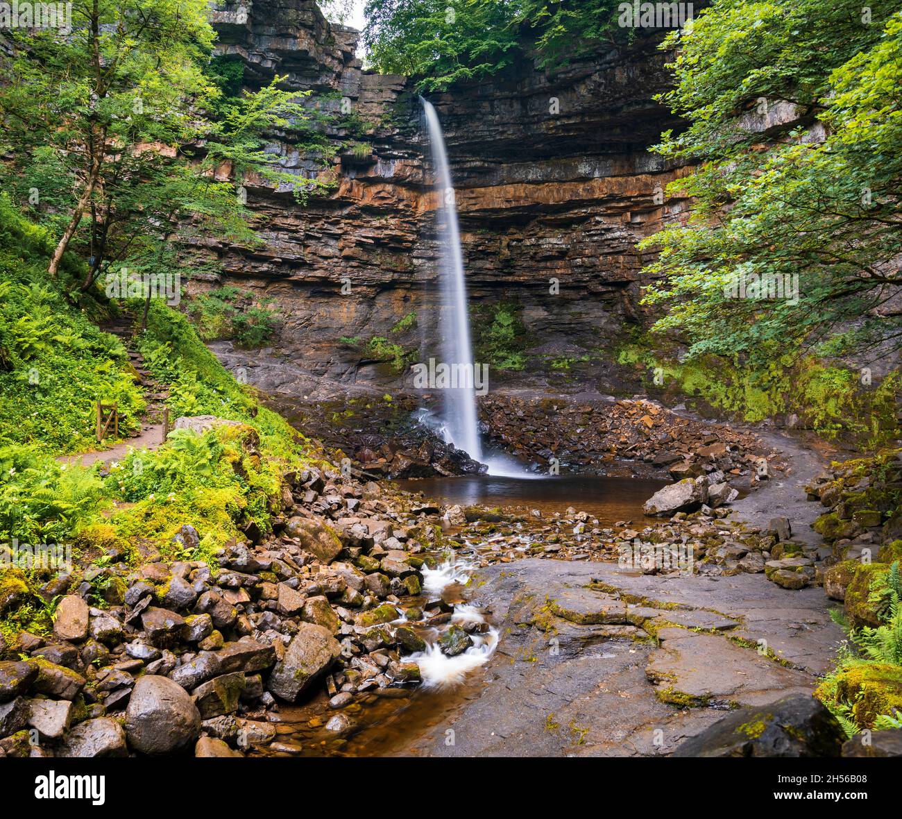 Long exposure photograph of Hardraw force, England's highest waterfall ...