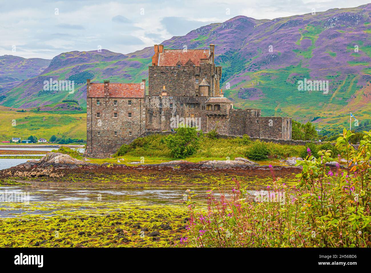 Braveheart movie castle hi-res stock photography and images - Alamy