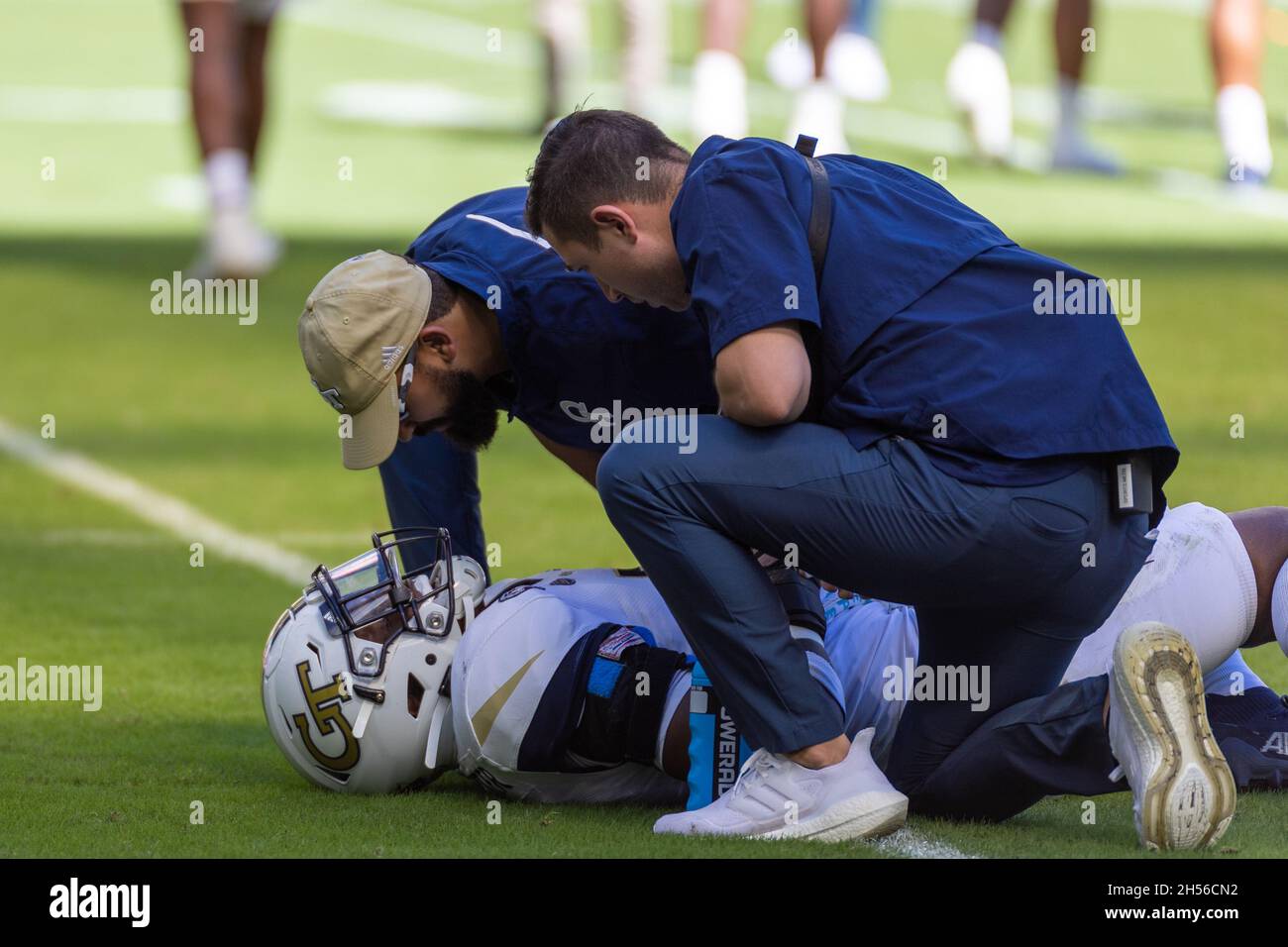 College football player injured hi-res stock photography and images - Alamy