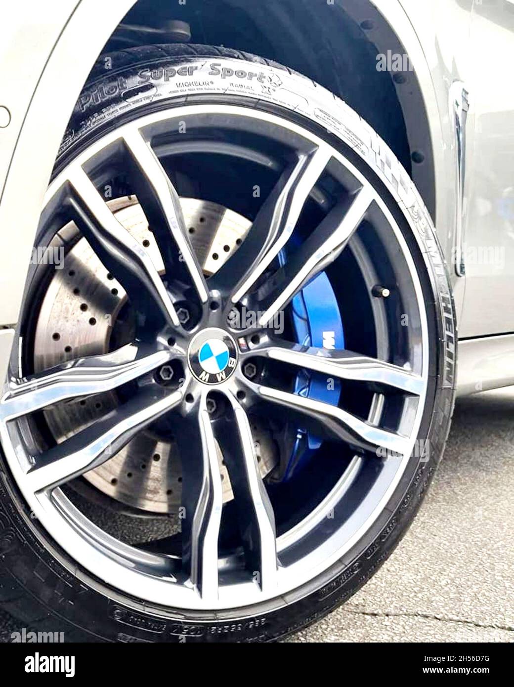 BMW: Close-up of a BMW M-line wheel - Autodromo de Interlagos - José ...