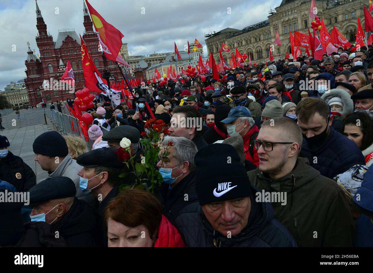 Celebrating the anniversary of the October Revolution in Moscow.Red ...