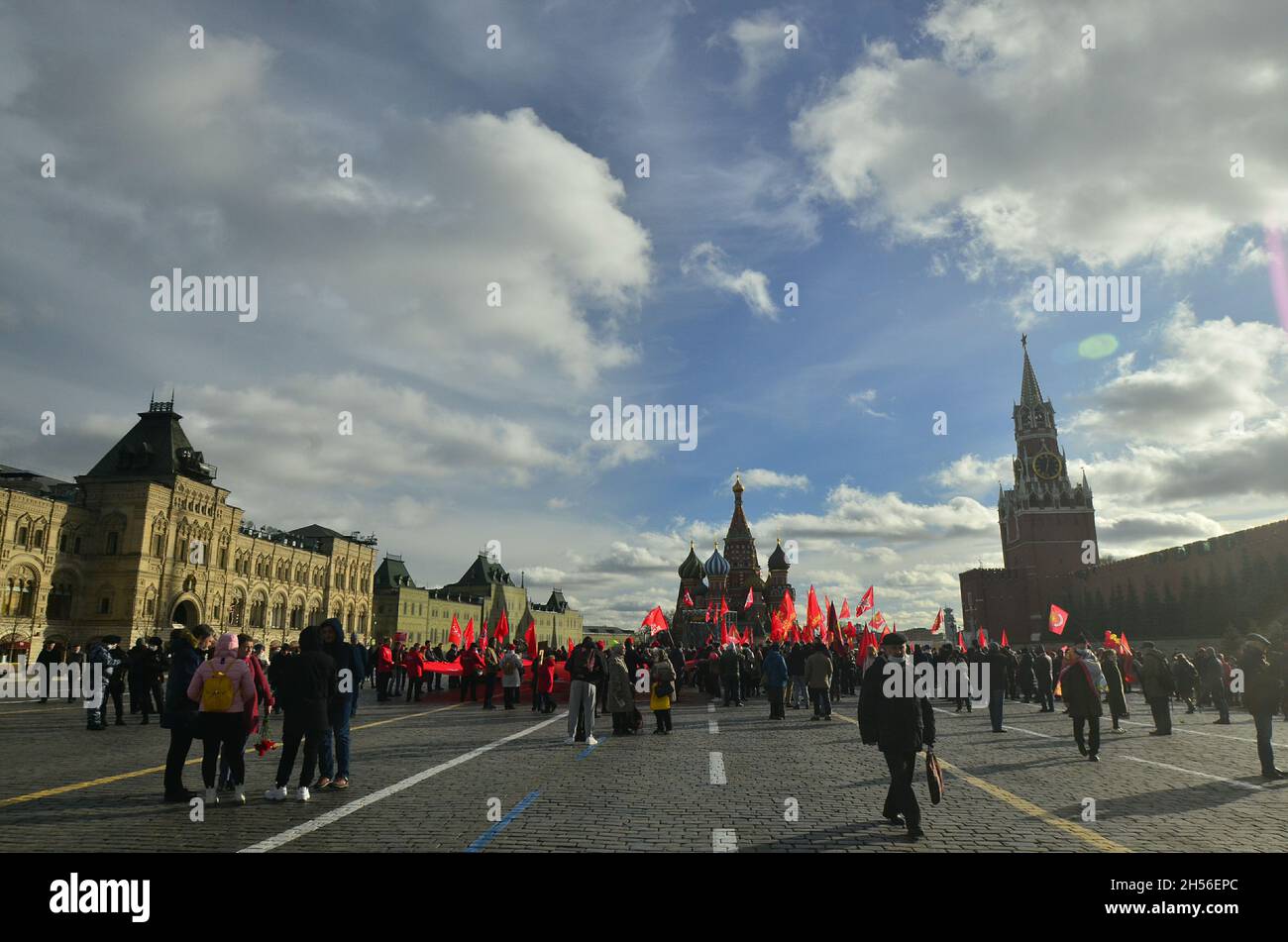 Celebrating the anniversary of the October Revolution in Moscow.Red ...