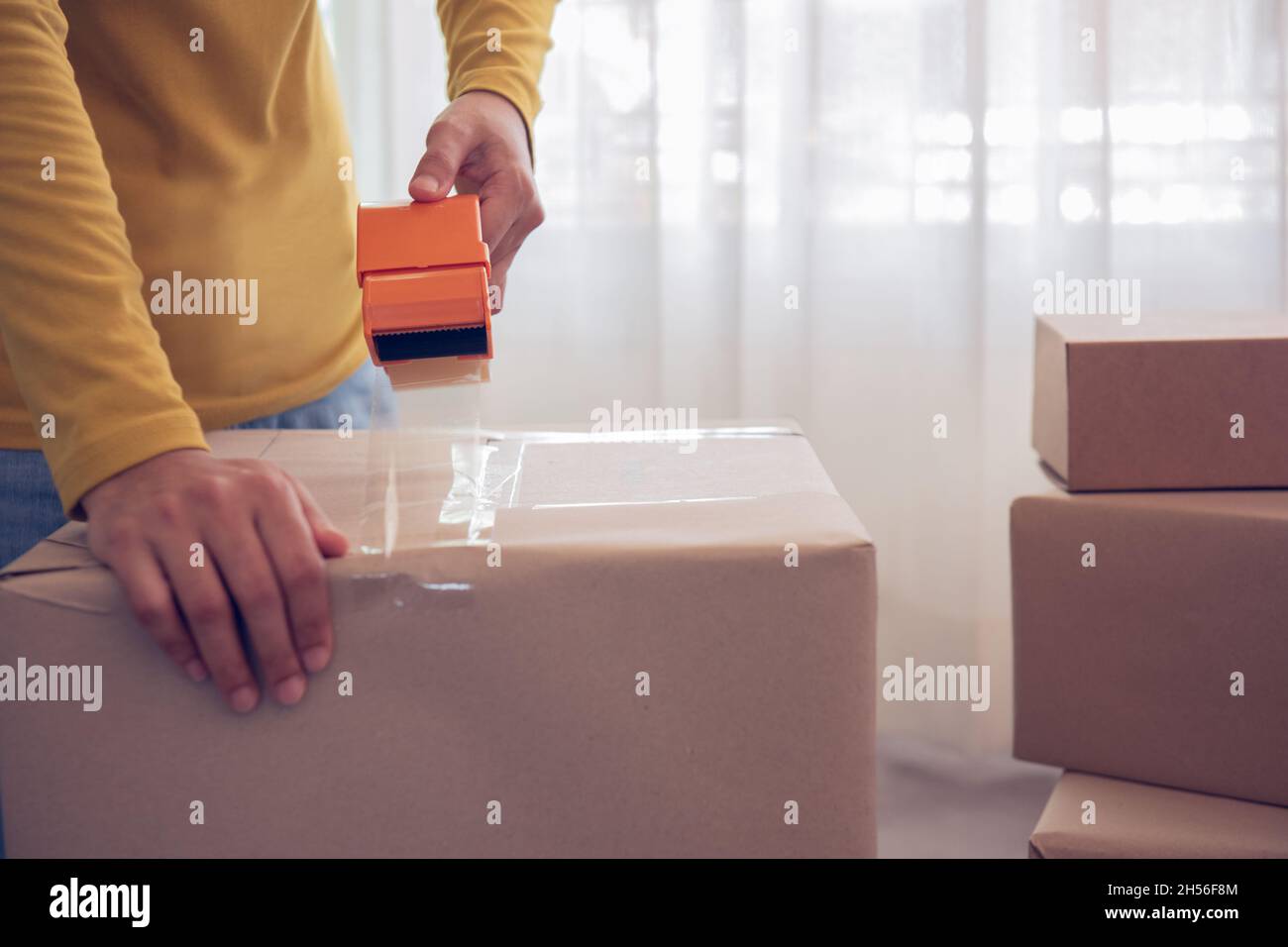 Packing a cargo container hi-res stock photography and images - Alamy