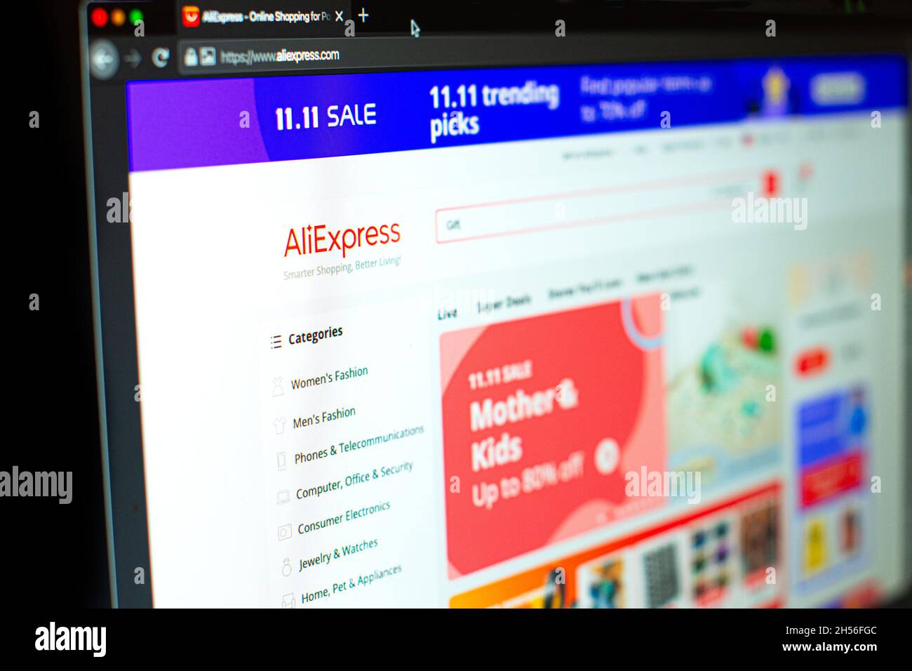 Internet browser with a Aliexpress store page Stock Photo - Alamy
