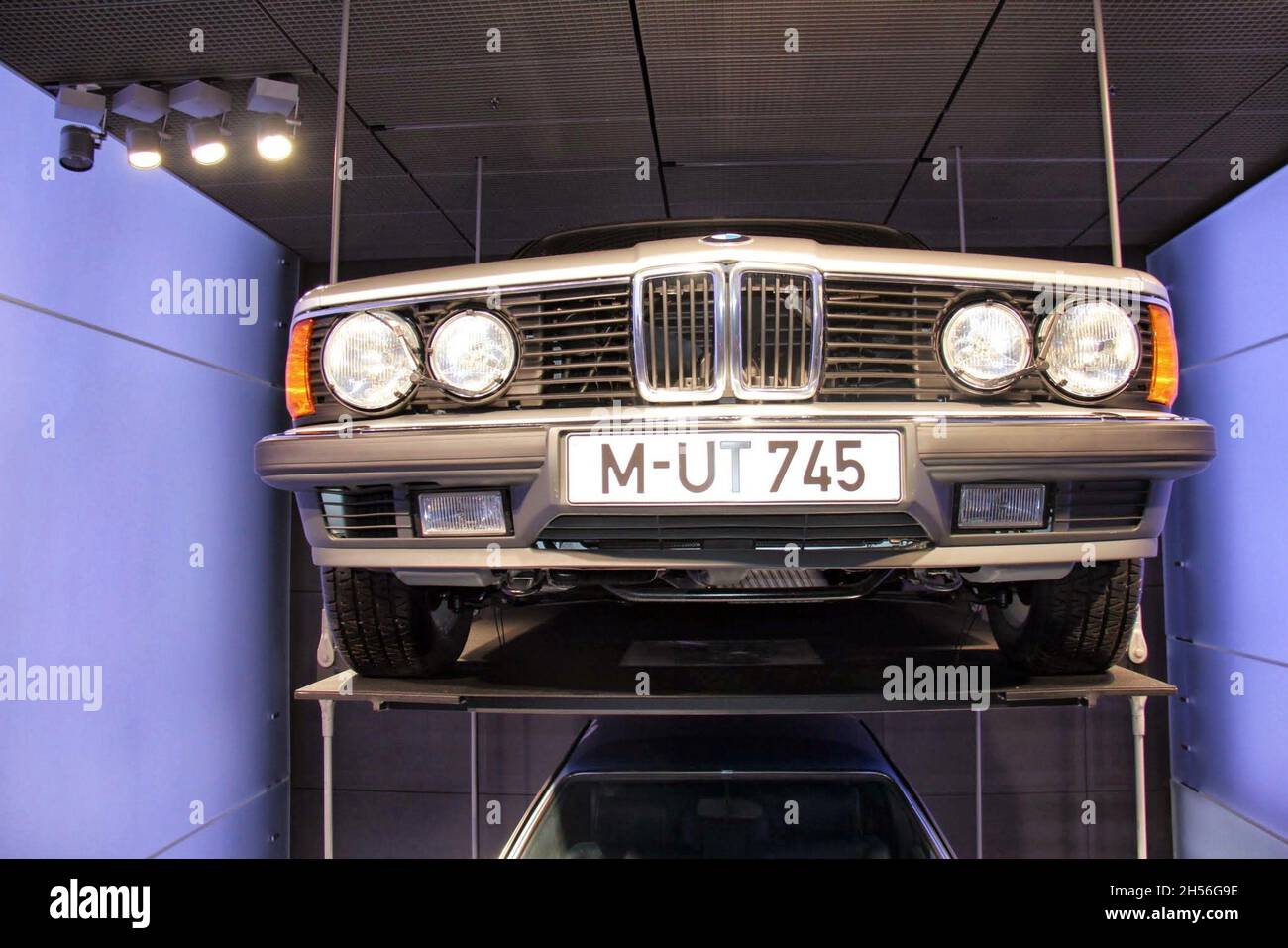 BMW : Bottom-up front view of the 7-series model, 70s, headlight wiper ...