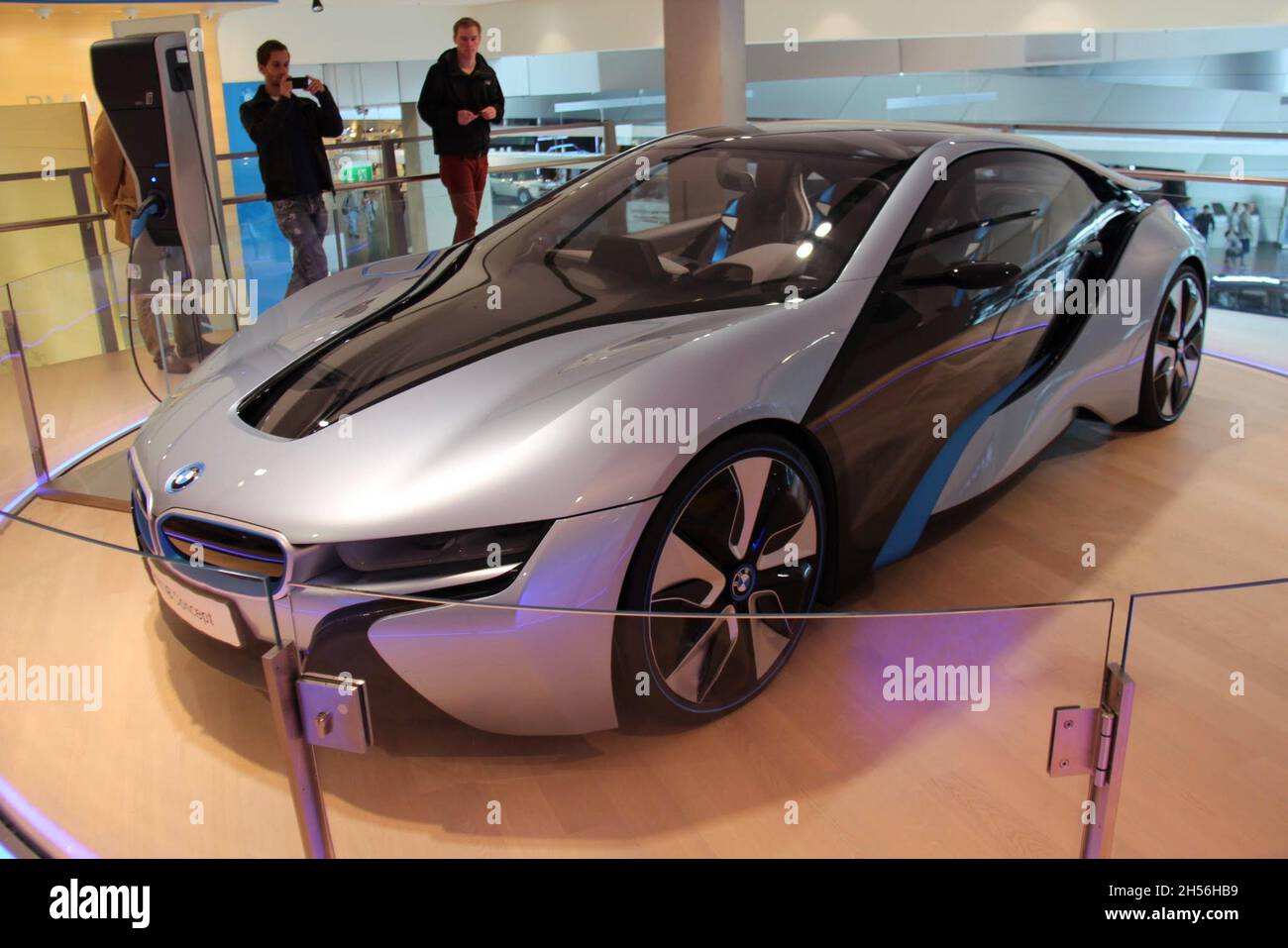 Bmw i8 front hi-res stock photography and images - Alamy