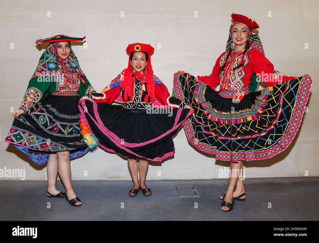 Peruvian dancers in london hi-res stock photography and images - Alamy