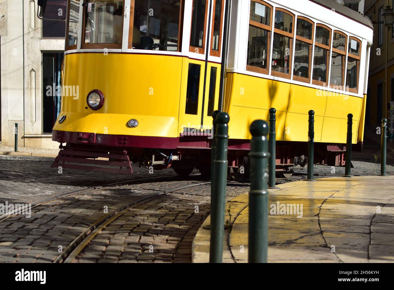 Yellow trolley bus hi-res stock photography and images - Alamy