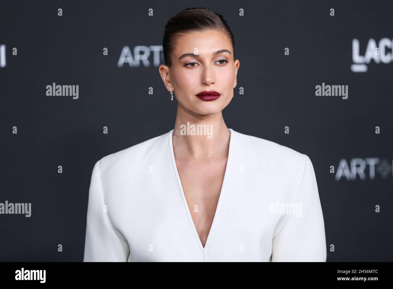 LOS ANGELES, CALIFORNIA, USA - NOVEMBER 06: Model Hailey Rhode Baldwin ...