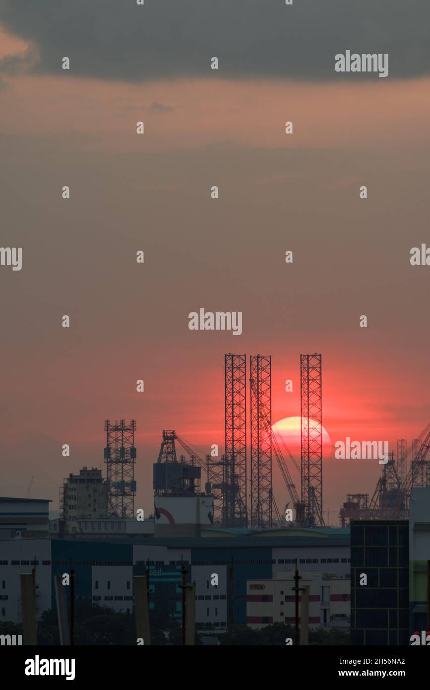 Skyline and sun landscape hi-res stock photography and images - Alamy