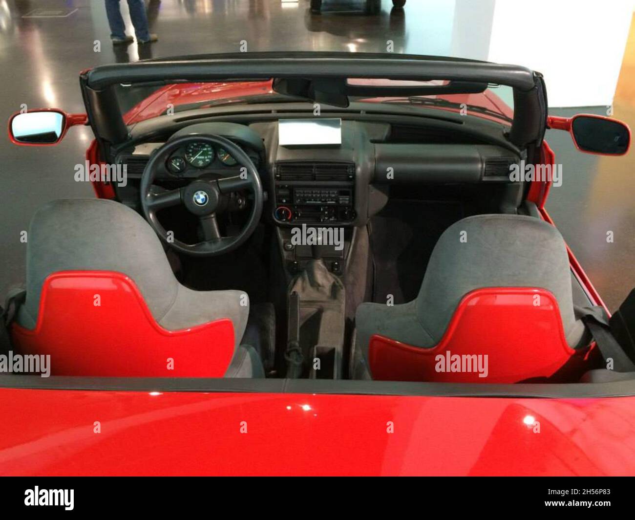BMW Z1 : Panoramic view of the front panel Close-up, red color, year ...