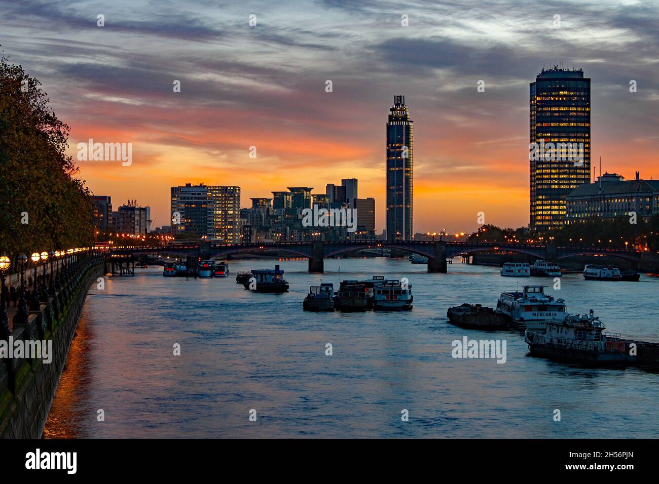 Waterloo bridge at sunset hi-res stock photography and images - Alamy