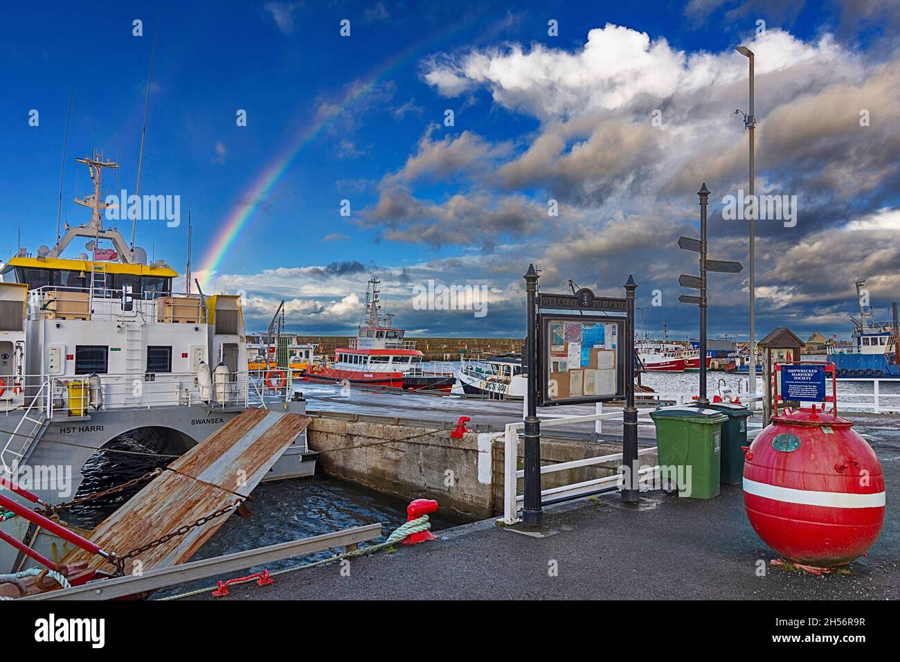 BUCKIE HARBOUR MORAY FIRTH SCOTLAND WELCOME TO BUCKIE SIGN A RED MINE ...