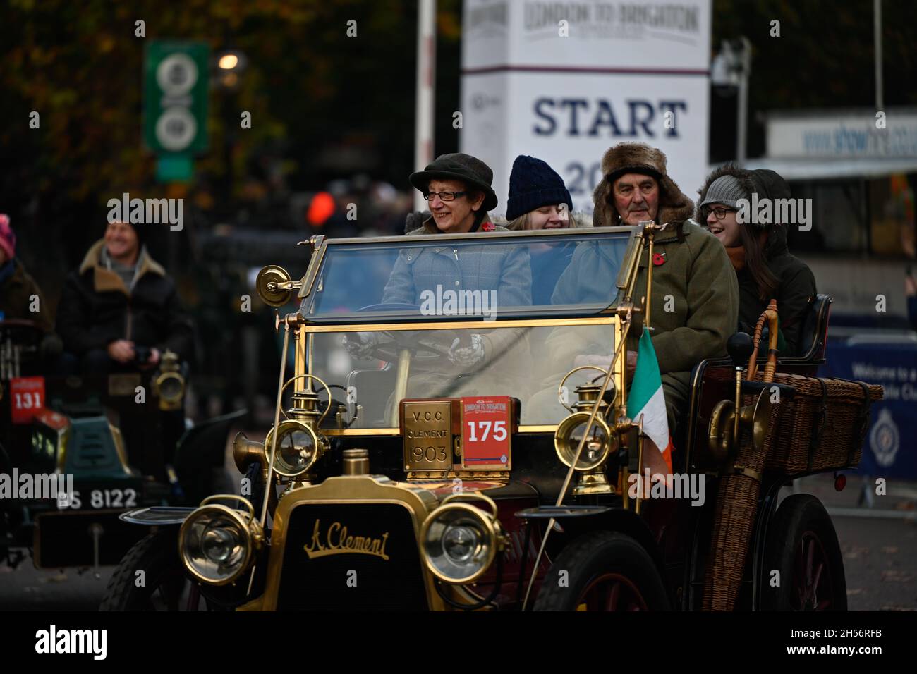 London to Brighton Veteran and Vintage car run Stock Photo - Alamy