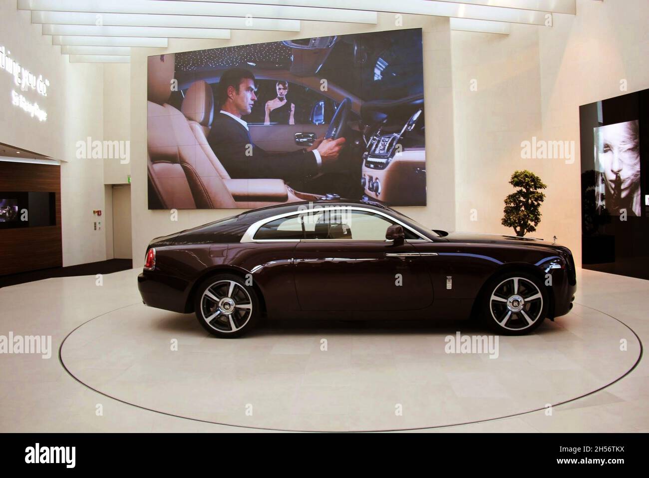 New Rolls Royce Bmw Museum Munich BMW Marks 10 Years Of Rolls Royce