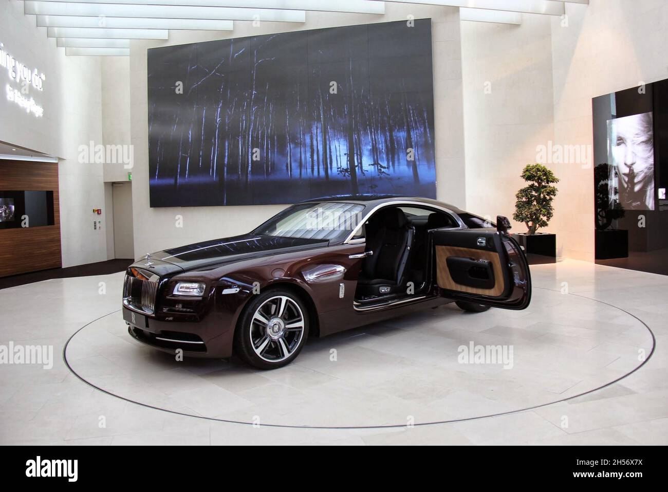 Rolls Royce Wraith. Side view , production from 2013 to 2022, on ...