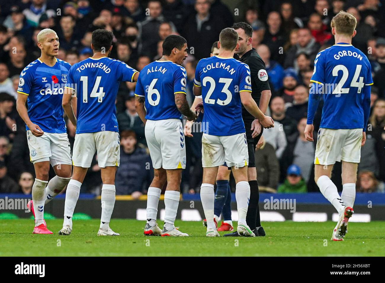 Referee chris kavanagh 2021 hi-res stock photography and images - Alamy