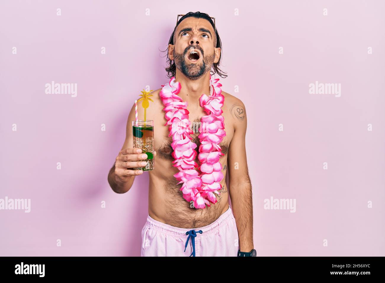 Hawaiian lei and drink hi-res stock photography and images - Alamy