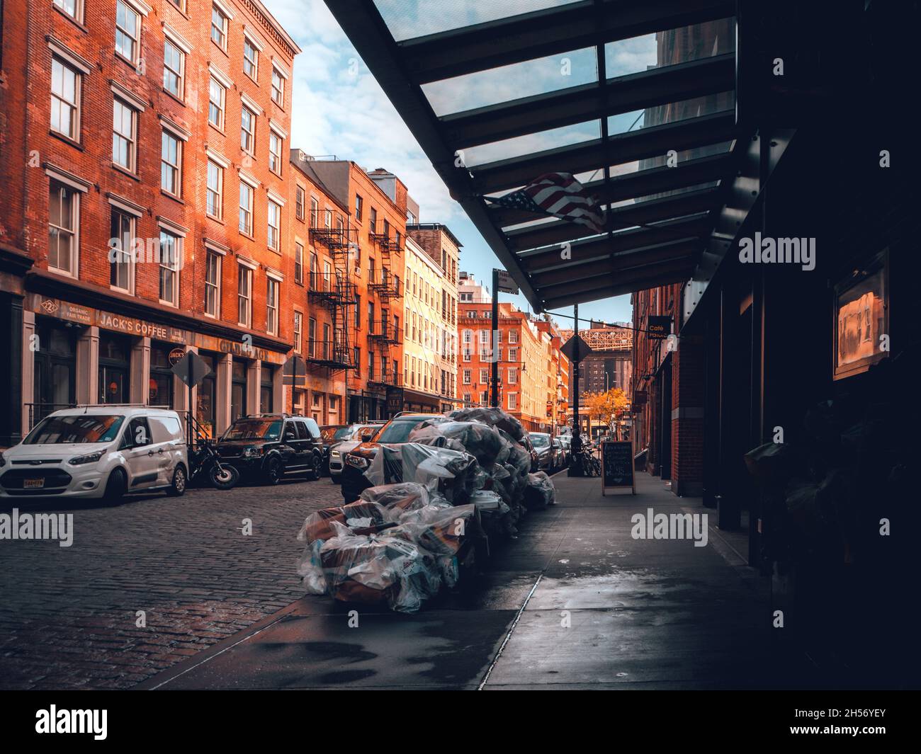 Urban garbage can hi-res stock photography and images - Alamy