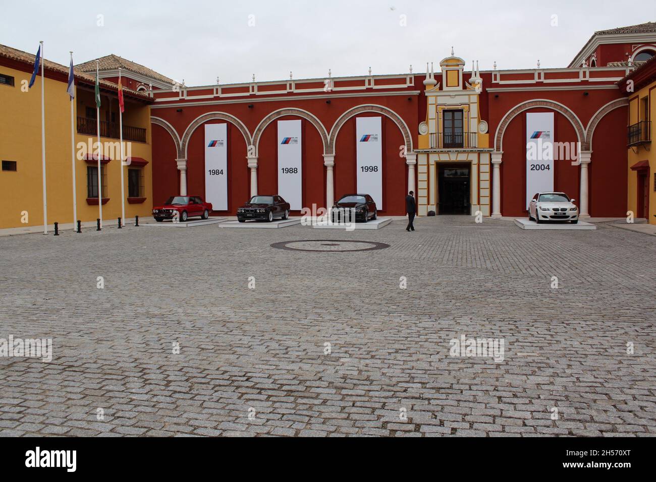 BMW M5: Panoramic view, first generation, 1984 to 1988, second ...