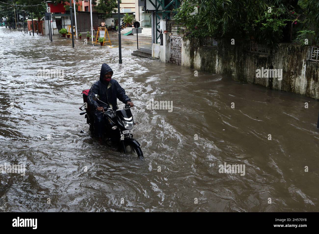 Chennai, Tamil Nadu, India. 7th Nov, 2021. A Zomato delivery man drive ...