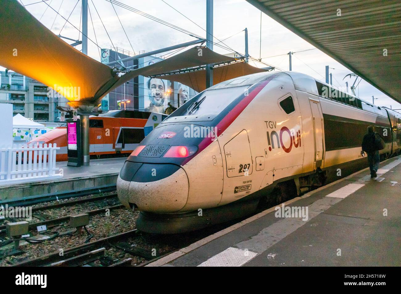 Tgv bullet trains gare station hi-res stock photography and images - Alamy