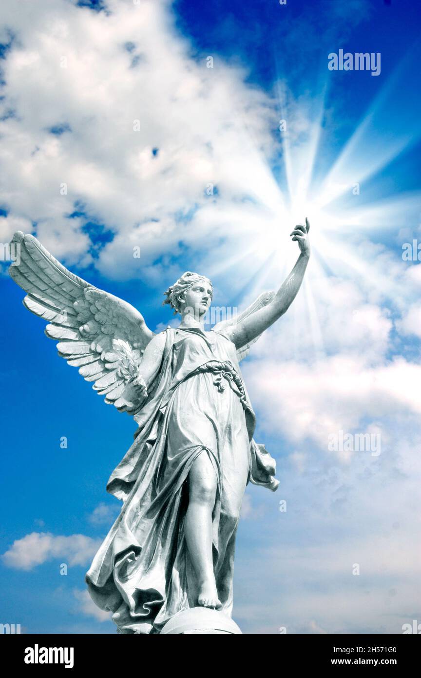 Angel angel statue hi-res stock photography and images - Alamy