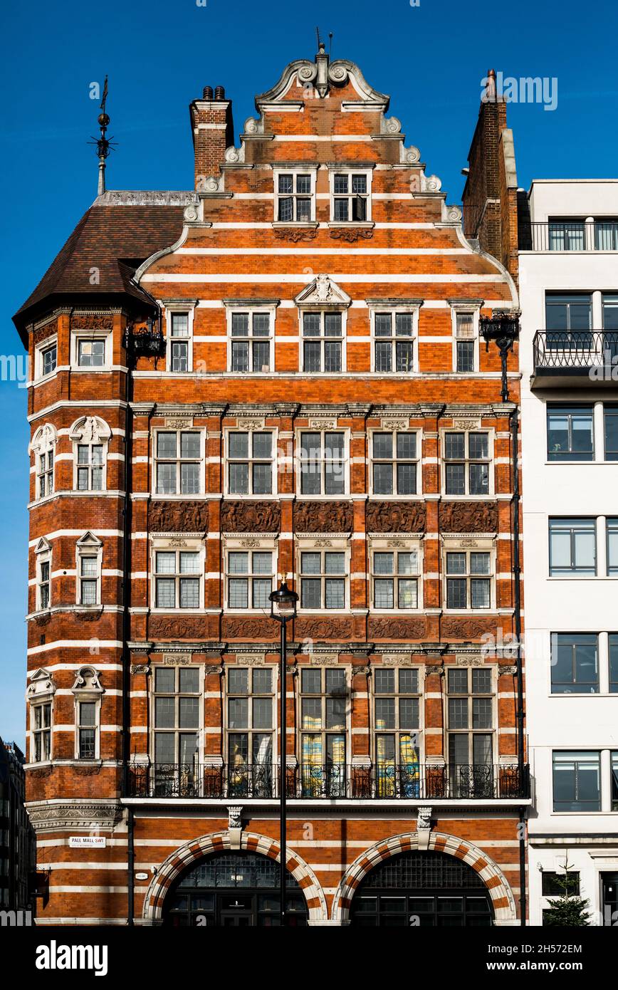 Norman shaw building hi-res stock photography and images - Alamy