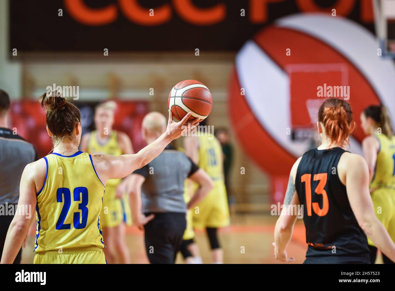 Tall women basketball player hi-res stock photography and images - Alamy