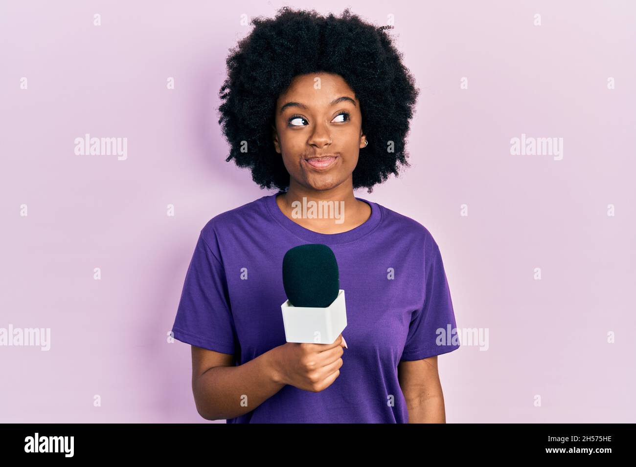 African journalist holding microphone hi-res stock photography and ...