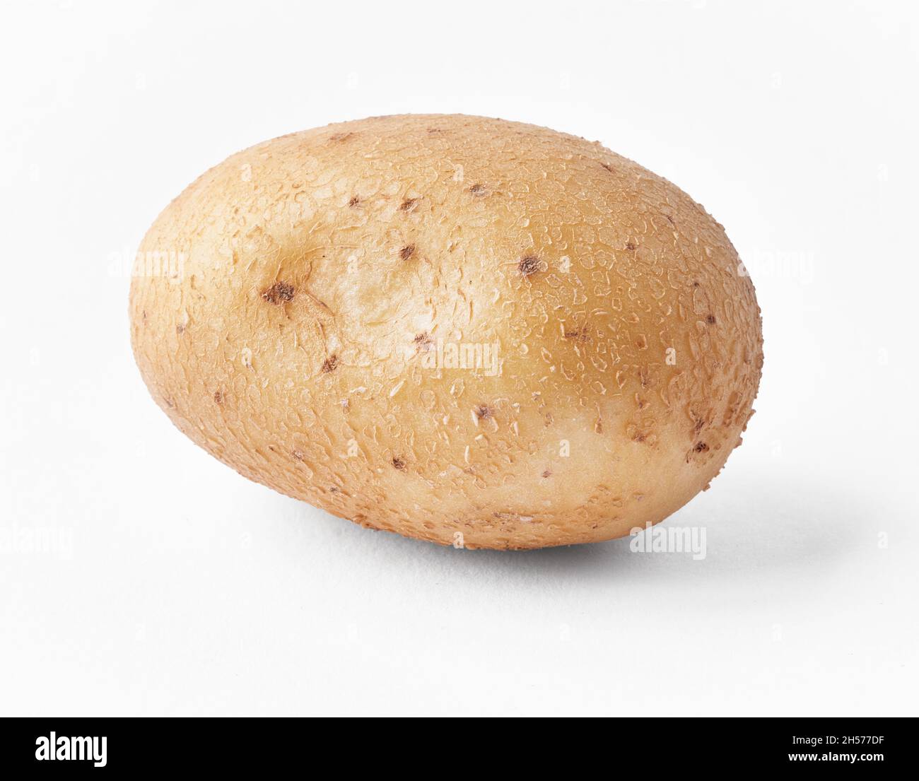 SIngle potato isolated on a white background Stock Photo - Alamy