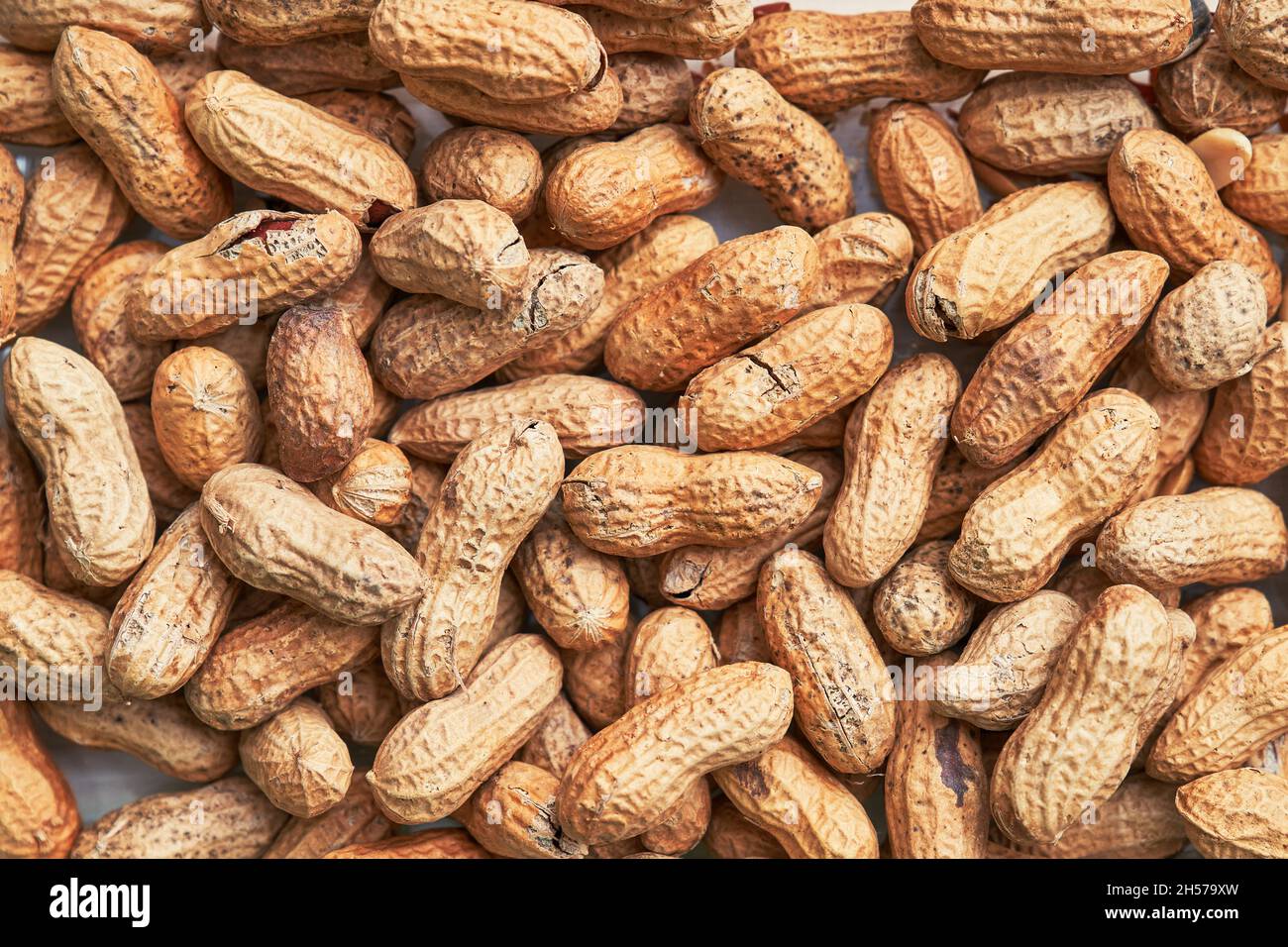Healthy roasted unpeeled peanuts. Brown nuts texture Stock Photo - Alamy