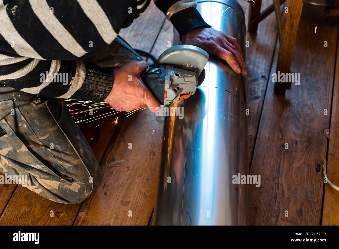 Installation of a pipe for a flue from stainless steel, a pipe with a ...