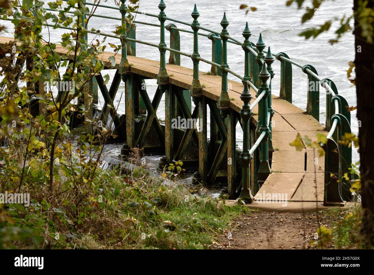 Footpath bridge over the lake Stock Photo - Alamy
