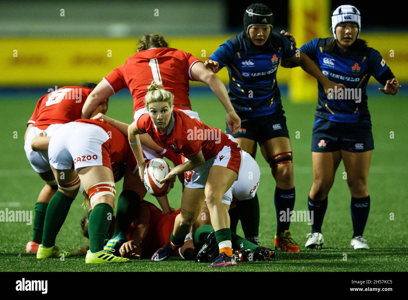 Female Rugby Scrum High Resolution Stock Photography and Images - Alamy
