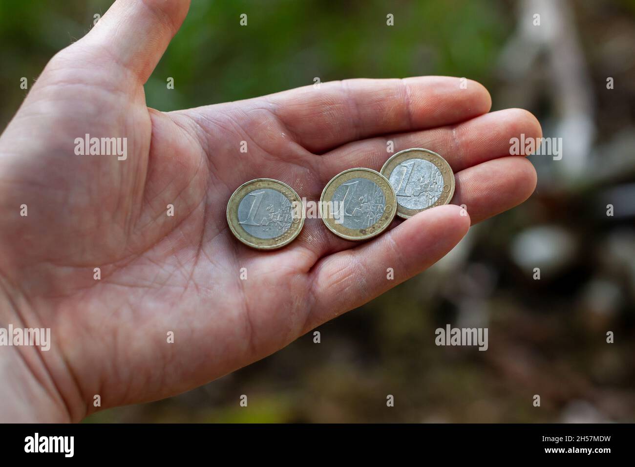Success payment in hand hi-res stock photography and images - Alamy