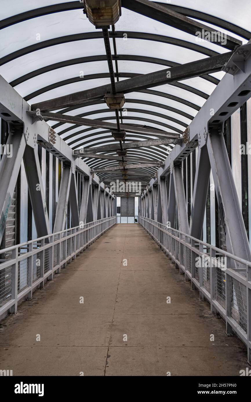 Overhead truss construction hi-res stock photography and images - Alamy