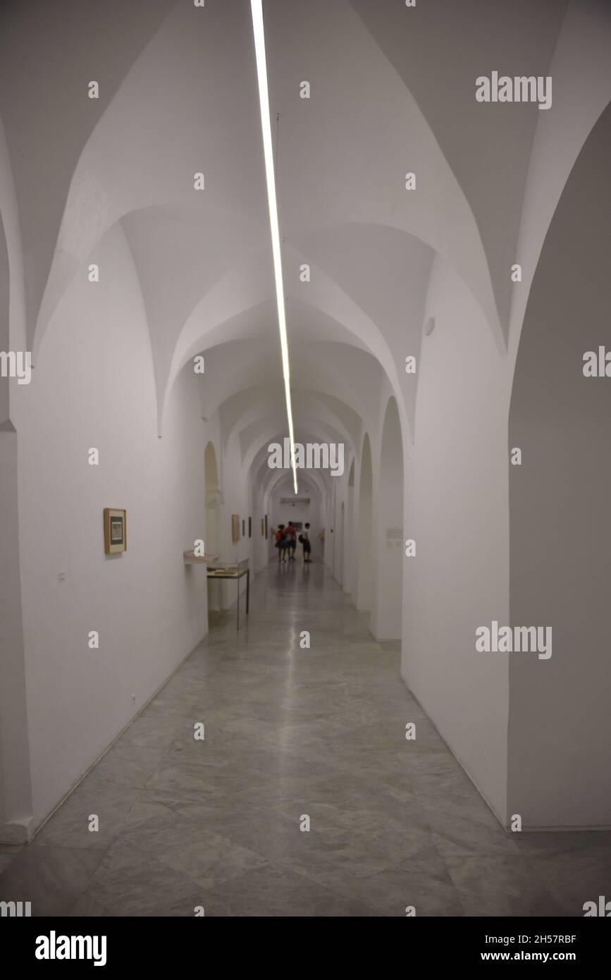 Narrow corridor white walls hi-res stock photography and images - Alamy