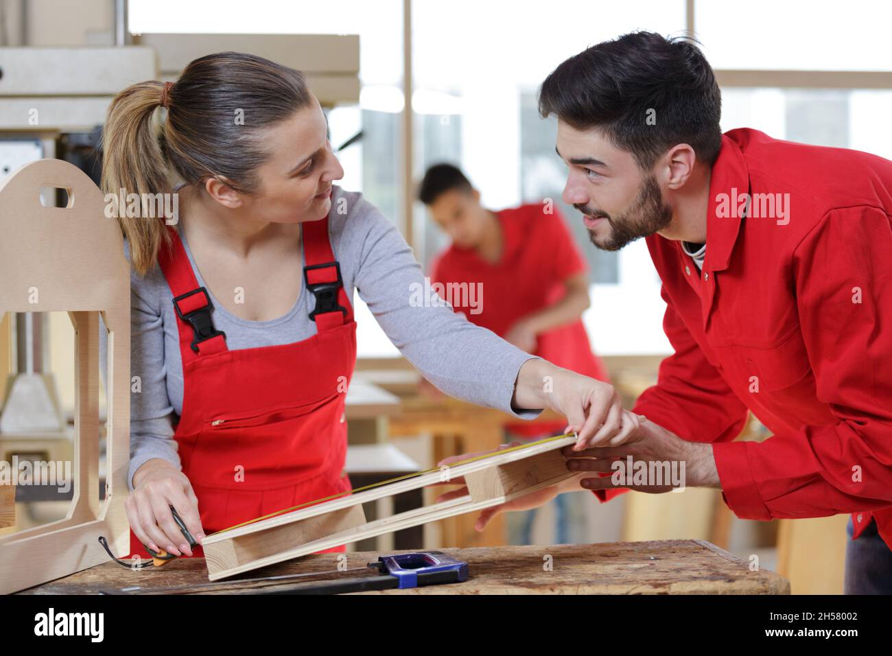Two carpenters working circular hi-res stock photography and images - Alamy