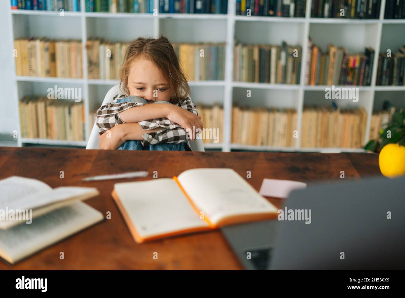 Girl alone in classroom sad hi-res stock photography and images - Alamy