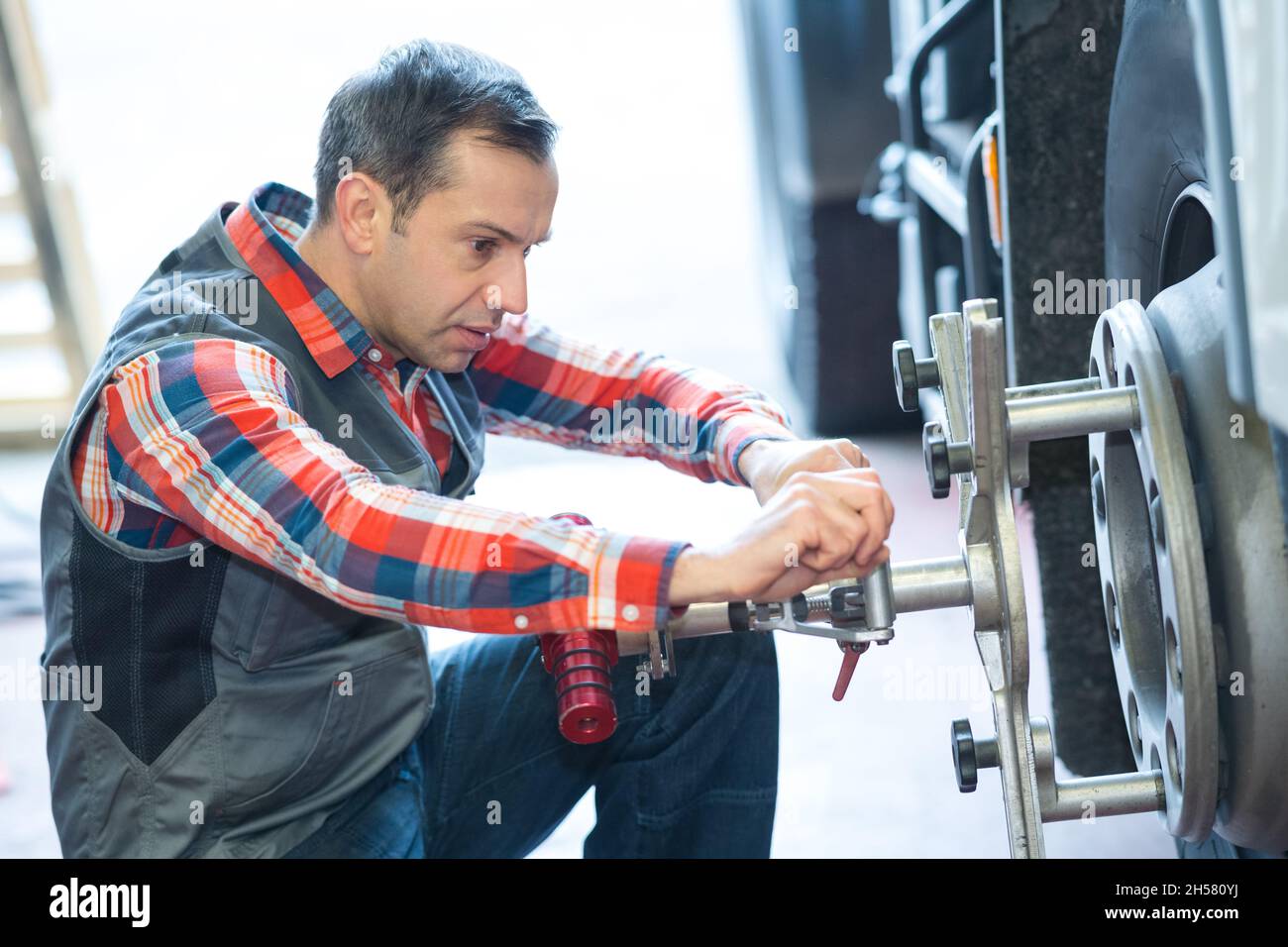 Lorry wheel hub hi-res stock photography and images - Alamy