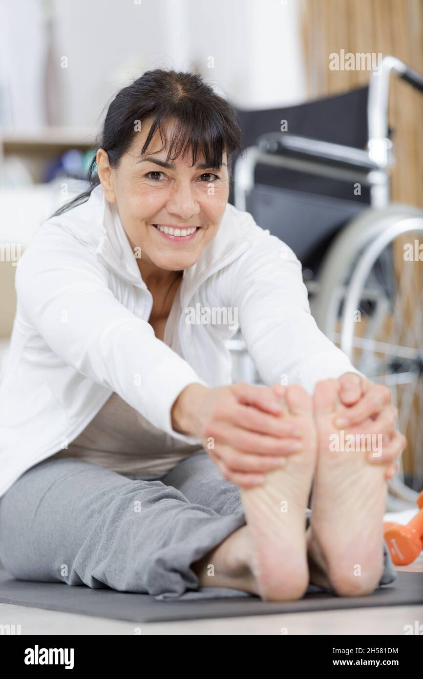 disabled woman doing her rehabilitation exercises Stock Photo - Alamy