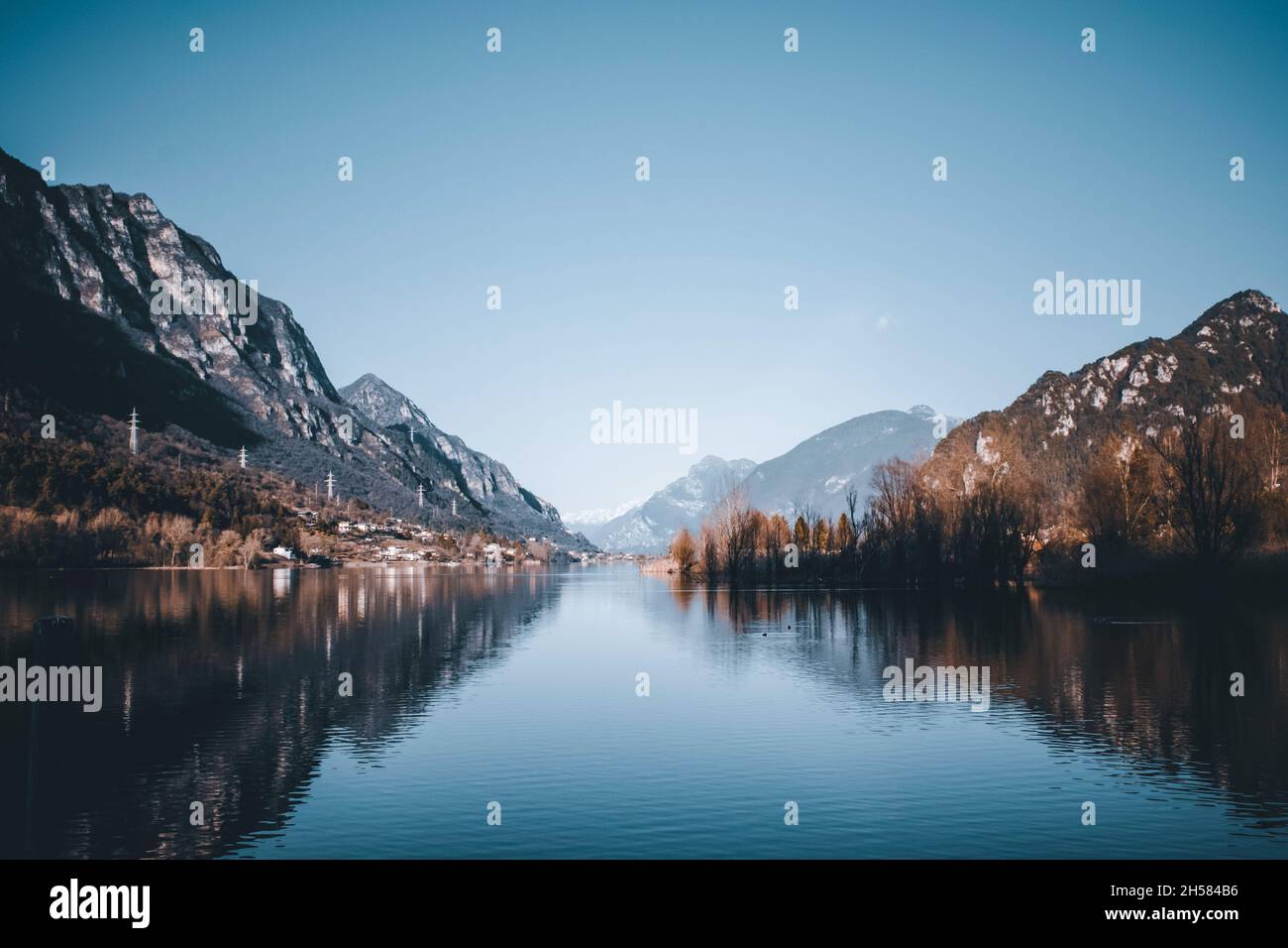 Idro dam hi-res stock photography and images - Alamy