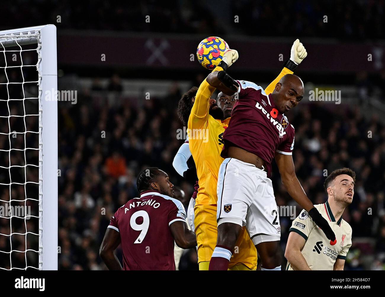 Alisson becker goal hi-res stock photography and images - Alamy