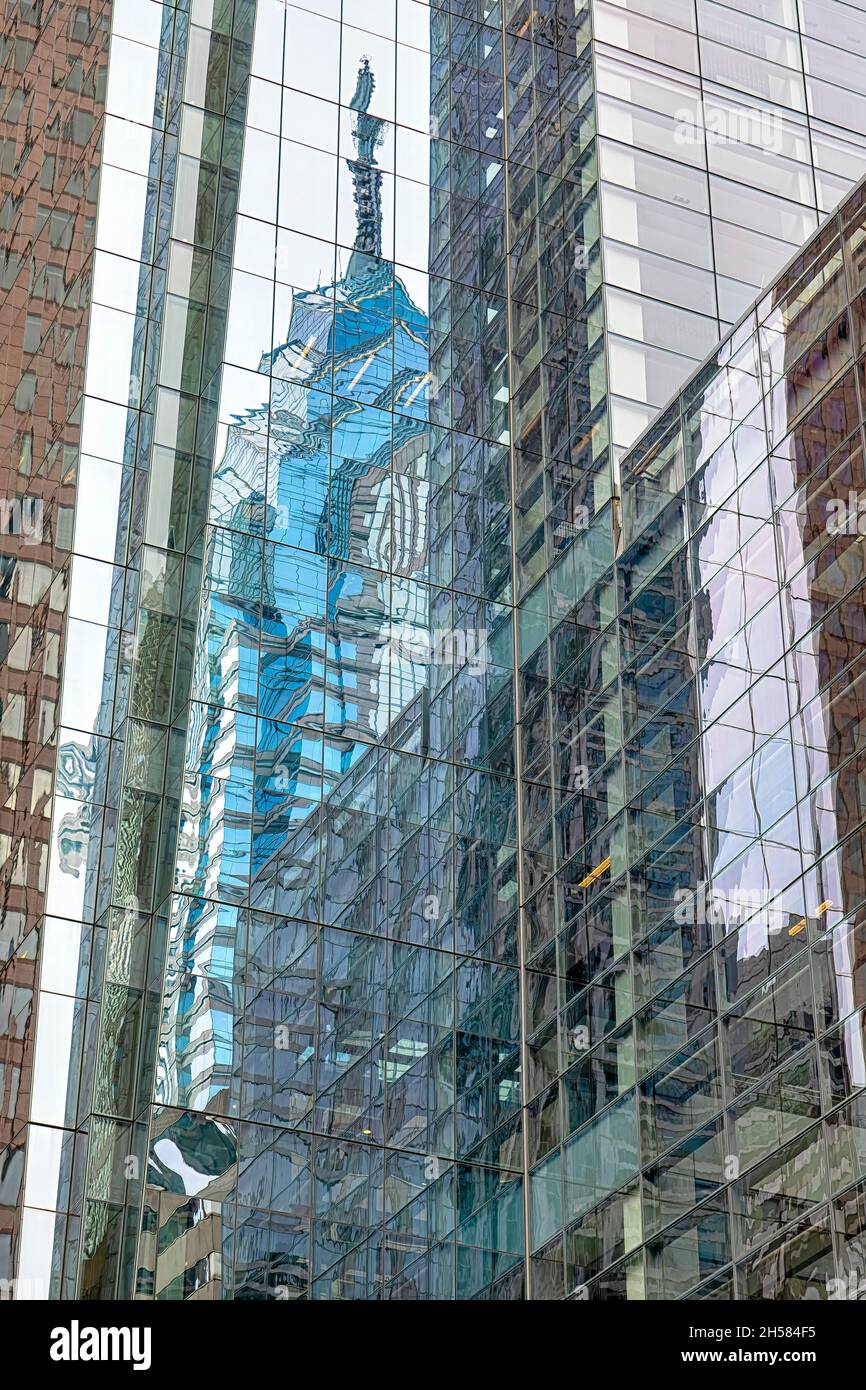 Comcast Center reflects One Liberty Place Stock Photo - Alamy