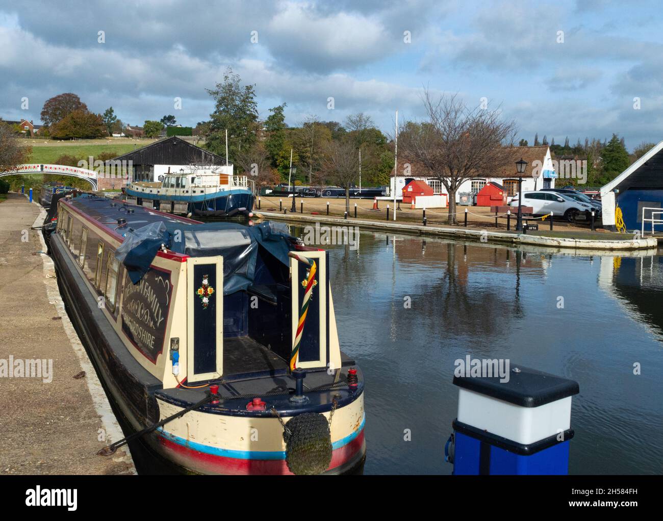 British Canal system in Braunston, Warwickshire, UK Stock Photo - Alamy