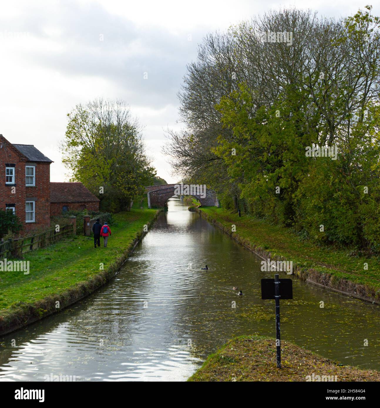 British Canal system in Braunston, Warwickshire, UK Stock Photo - Alamy